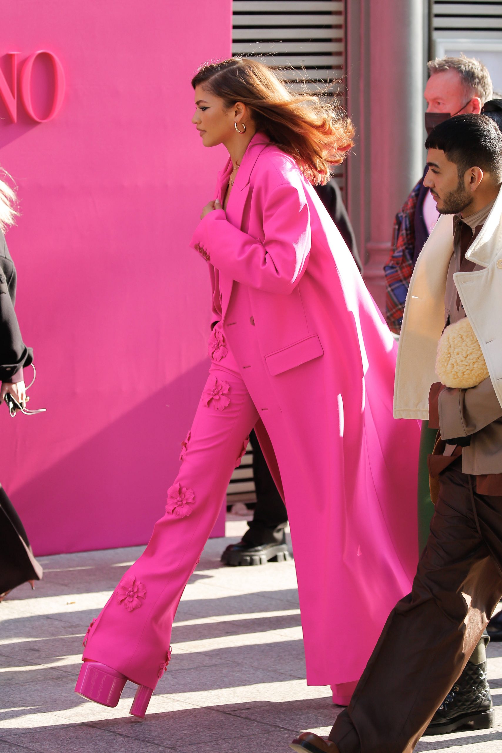 Zendaya’s Pink Valentino Suit is a Monochrome Dream | Showstopper ...