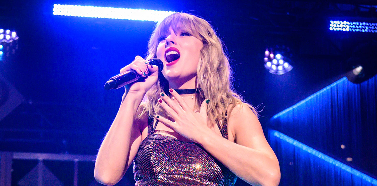 Taylor Swift Dropped THIS News at the VMAs | Showstopper Magazine Online