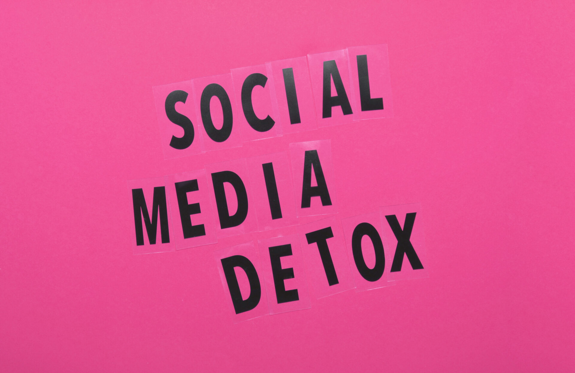 The Benefits of Social Media Detox (And How to Do One) | Showstopper ...